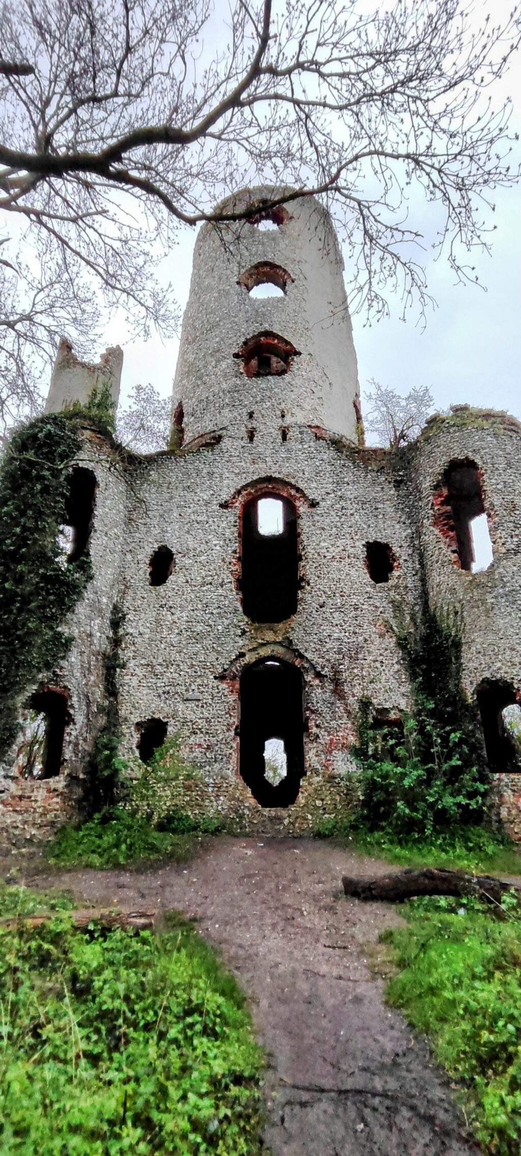 Abandoned Sussex: Racton Ruin - Discover.re