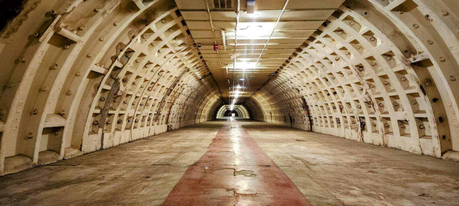 Abandoned London: Clapham South Deep Level Shelter - Discover.re